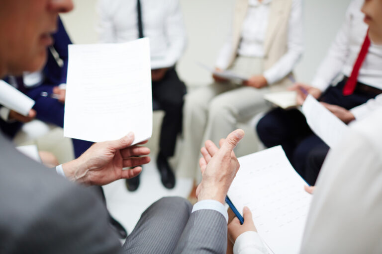 Qu’est-ce qu’un lobby ? Comprendre leur rôle et fonctionnement - Mimiris